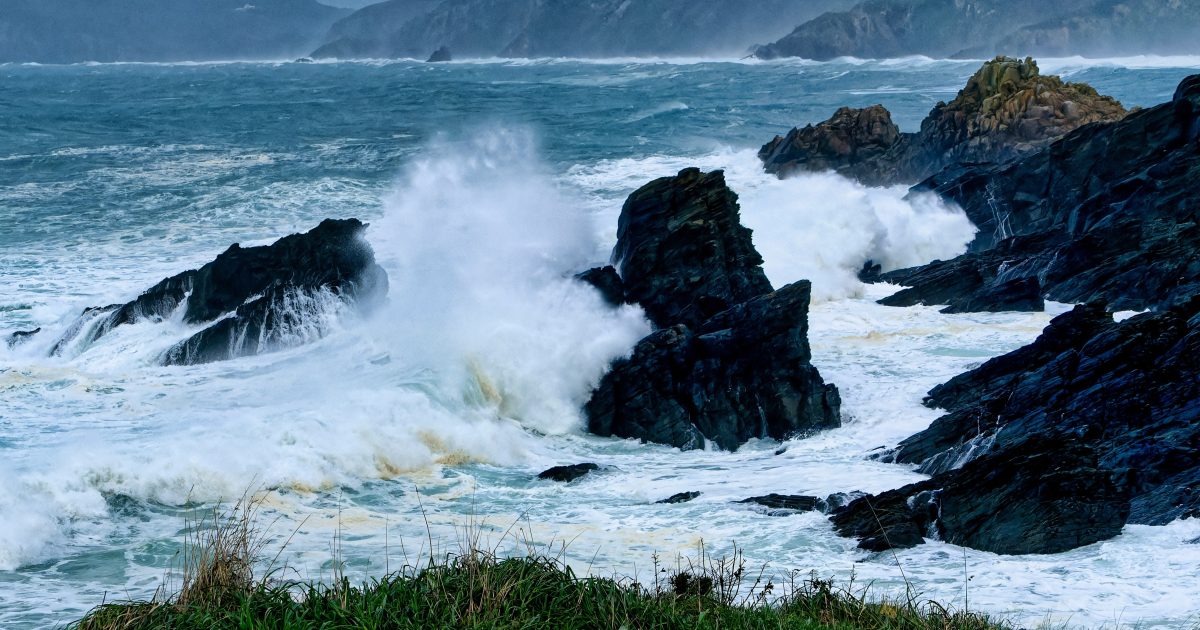Europa išgyveno tikrą katastrofą: šokiruojančios bangos ir vėjas kėlė ...
