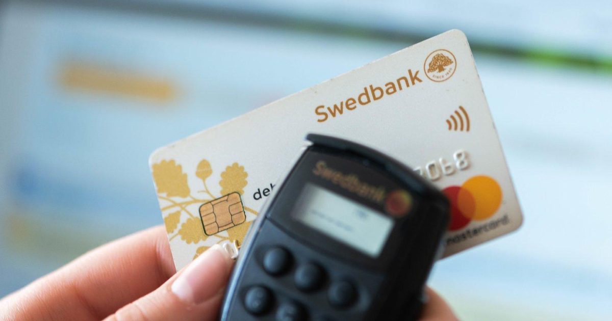 Svarbus įspėjimas „Swedbank“ klientams: gali nepavykti pasinaudoti banko kortelėmis, liksite be ...
